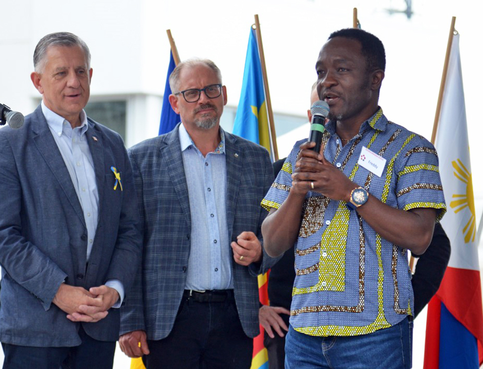 New Canadian citizens welcomed to Steinbach in special ceremony ...