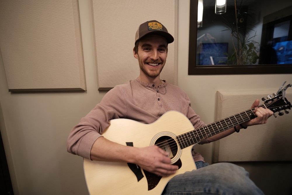 VIDEO: Merry Christmas from these two local artists - HighRiverOnline ...