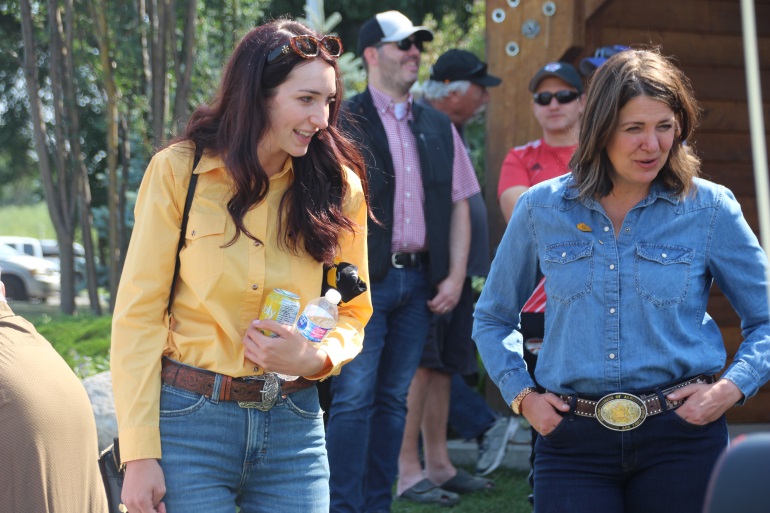 Premier makes surprise appearance at fundraising BBQ - StrathmoreNow ...