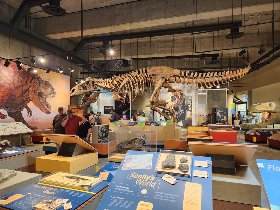 Worlds largest T-Rex gets ready to say goodbye for 2023 ...